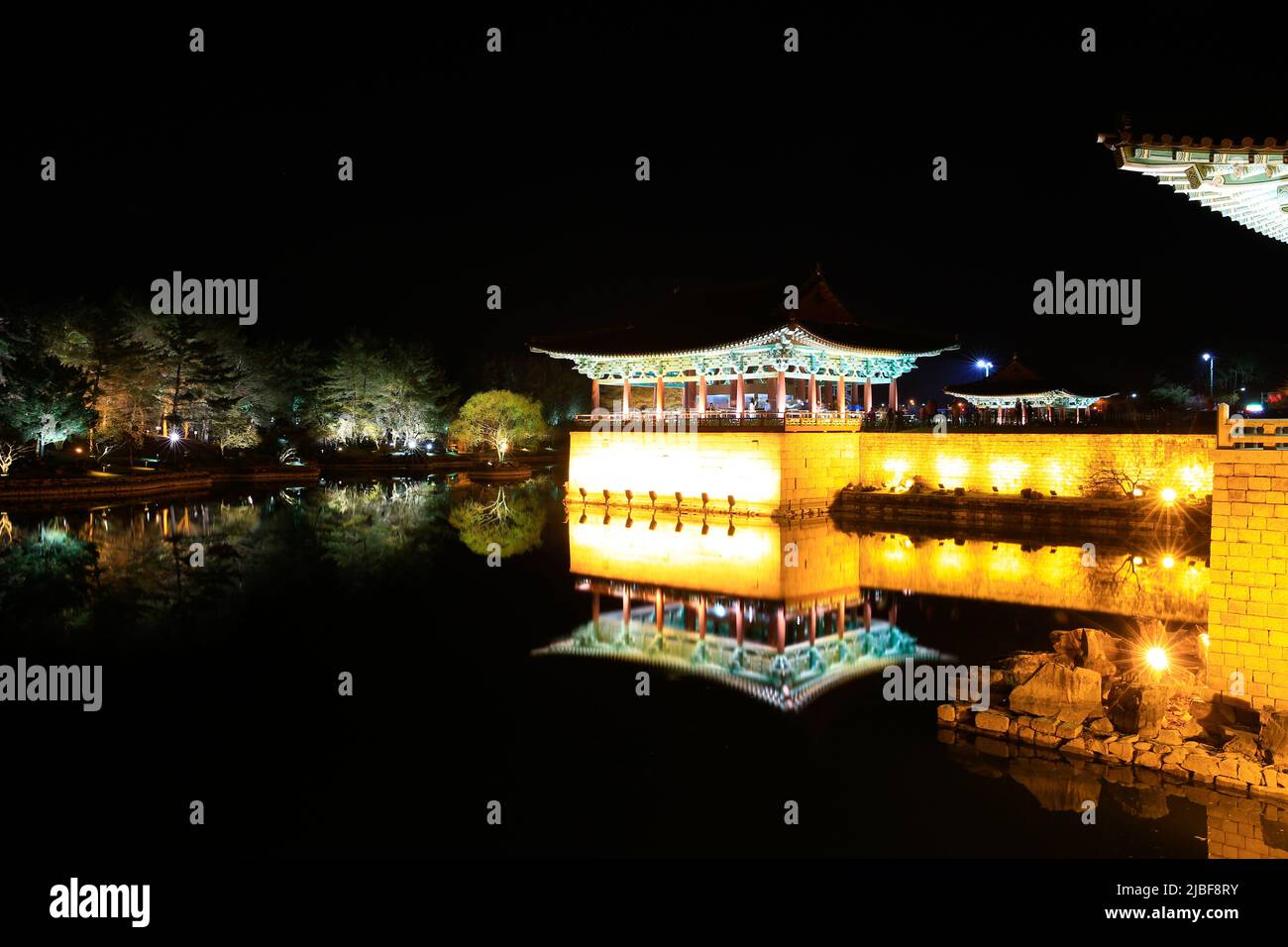 A night view of Gyeongju Donggung Palace and Wolji Anapji Pond Stock ...