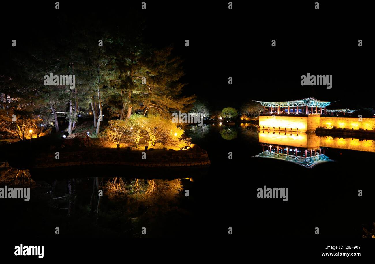 A night view of Gyeongju Donggung Palace and Wolji Anapji Pond Stock ...