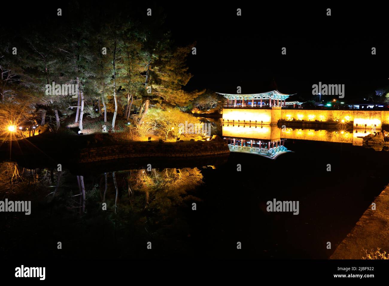 A night view of Gyeongju Donggung Palace and Wolji Anapji Pond Stock ...