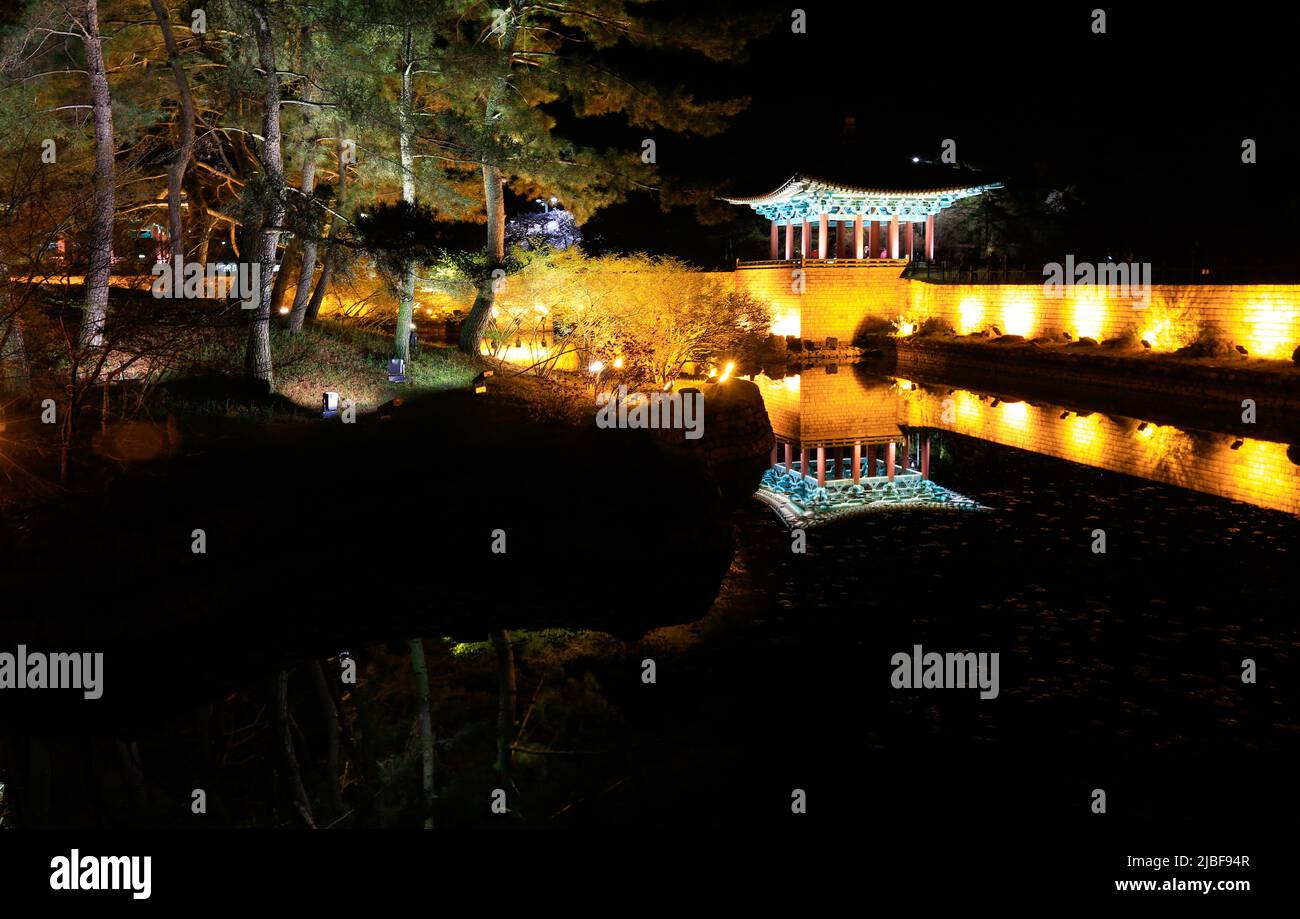 A night view of Gyeongju Donggung Palace and Wolji Anapji Pond Stock ...