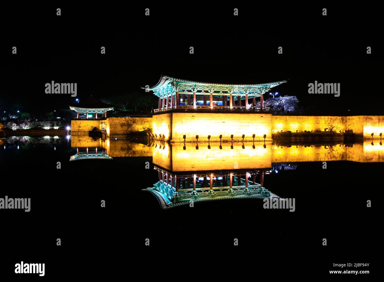 A night view of Gyeongju Donggung Palace and Wolji Anapji Pond Stock ...