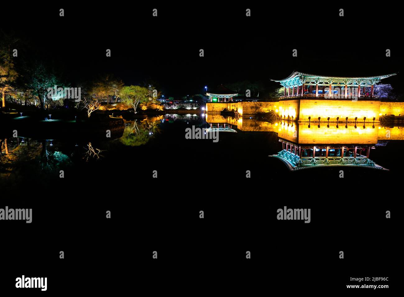 A night view of Gyeongju Donggung Palace and Wolji Anapji Pond Stock ...