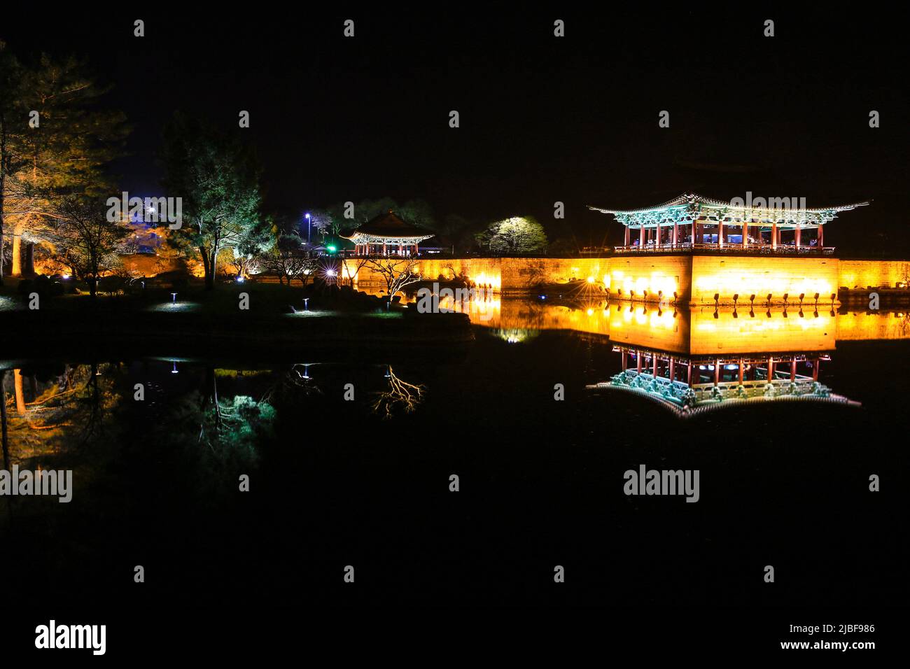 A night view of Gyeongju Donggung Palace and Wolji Anapji Pond Stock ...
