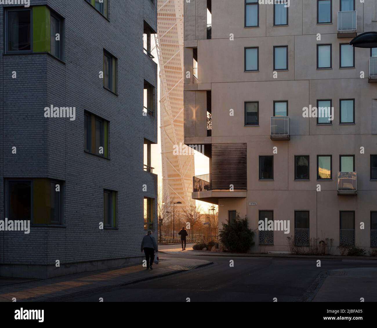 Buildings in shadow hi-res stock photography and images - Alamy