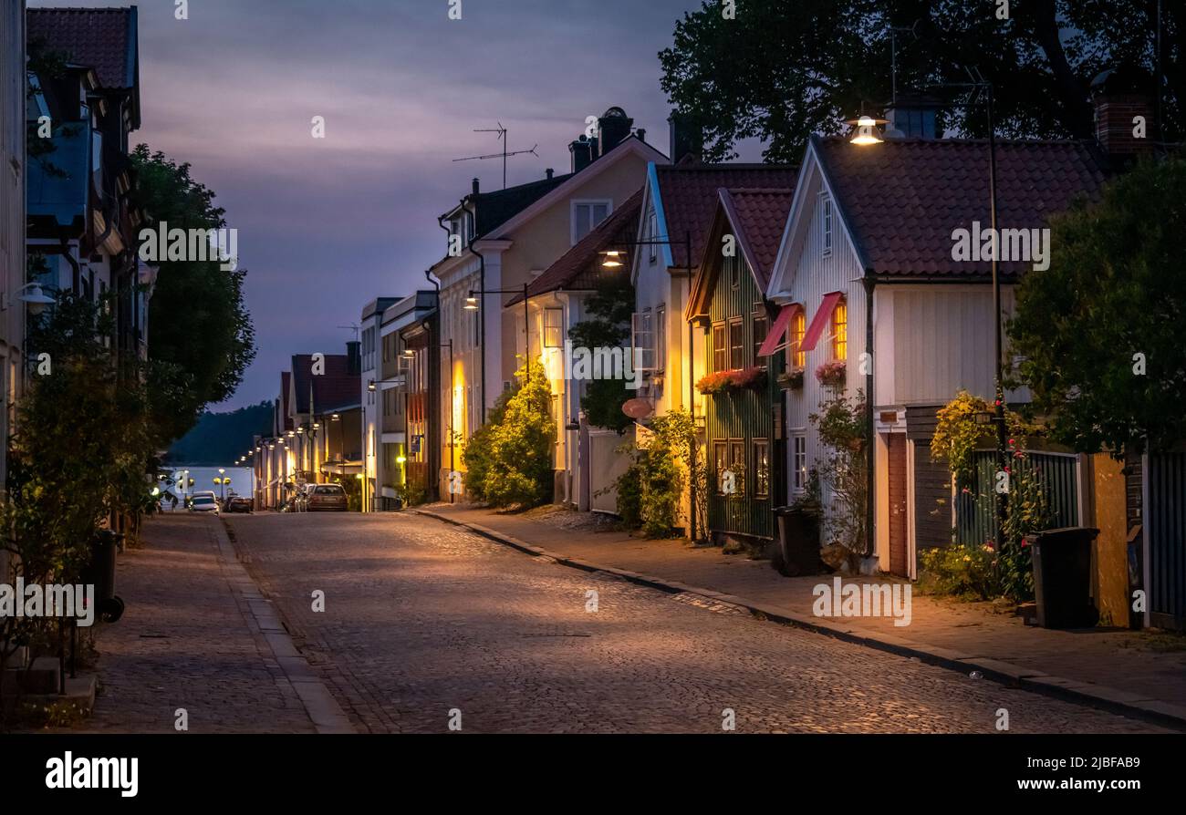 Footpath at night hi-res stock photography and images - Alamy