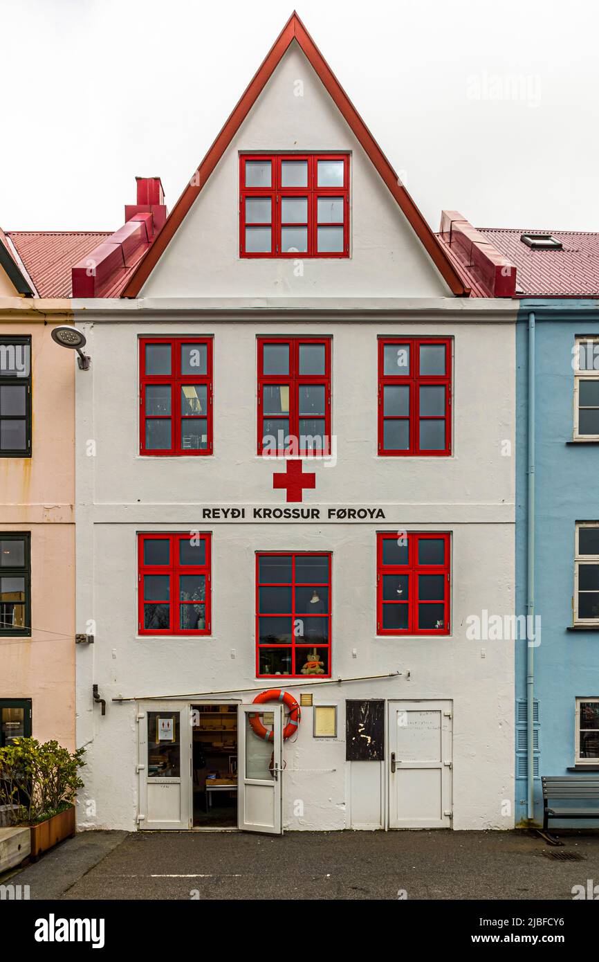 Red cross house hi-res stock photography and images - Alamy