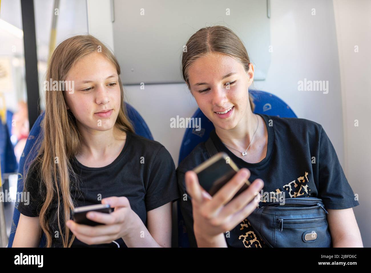 Girls europe cell phones city hi-res stock photography and images - Alamy