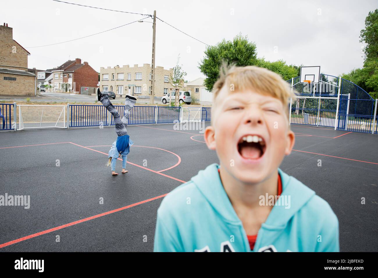 Two children playing basketball hi-res stock photography and images - Alamy