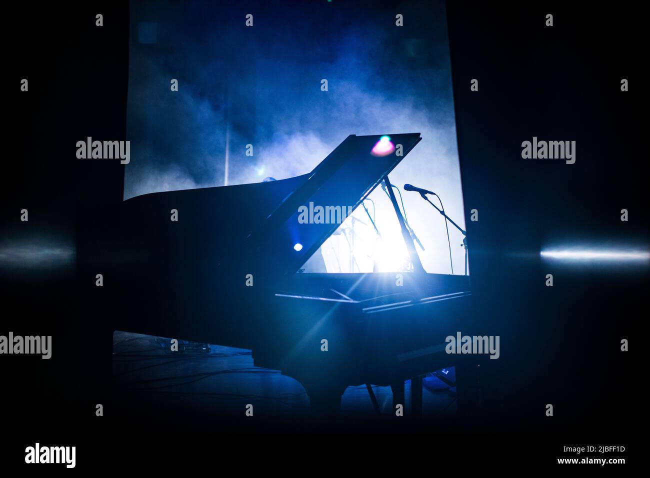 Shadow of concert hi-res stock photography and images - Alamy
