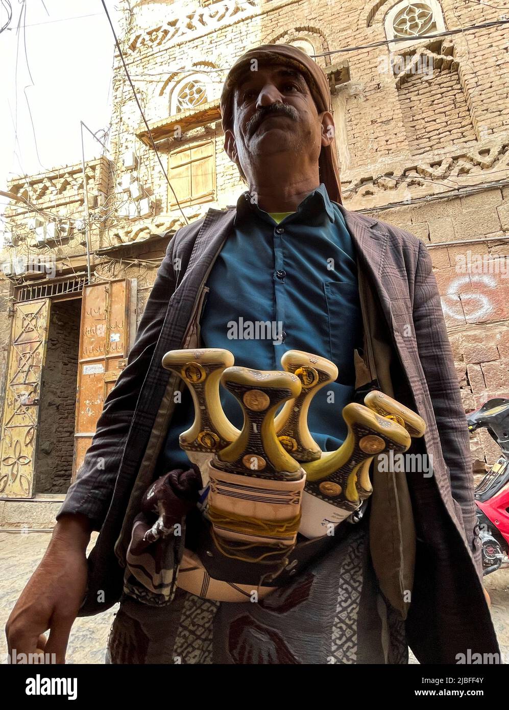 Daggers yemen hi-res stock photography and images - Alamy