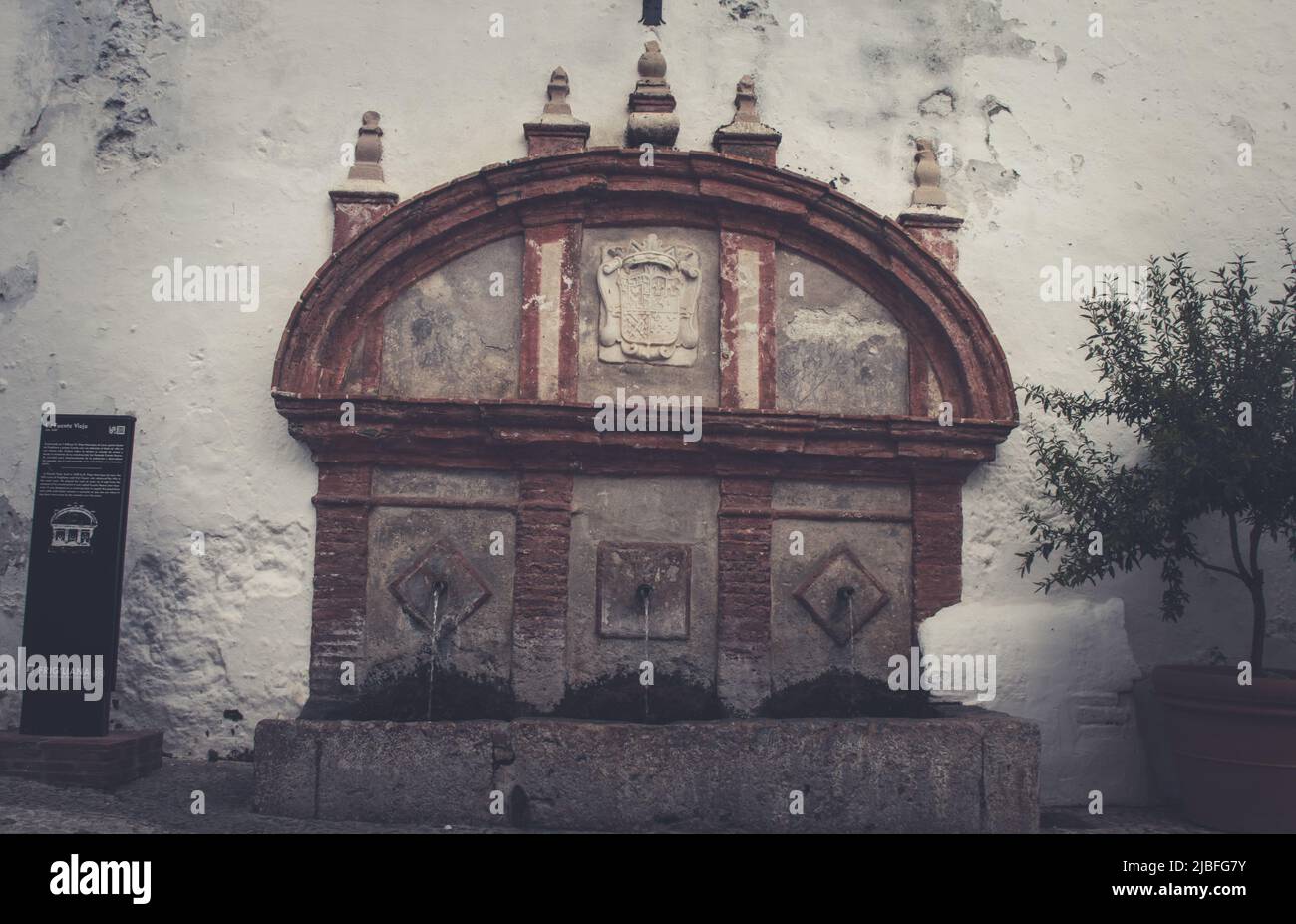 Water shelf hi-res stock photography and images - Alamy