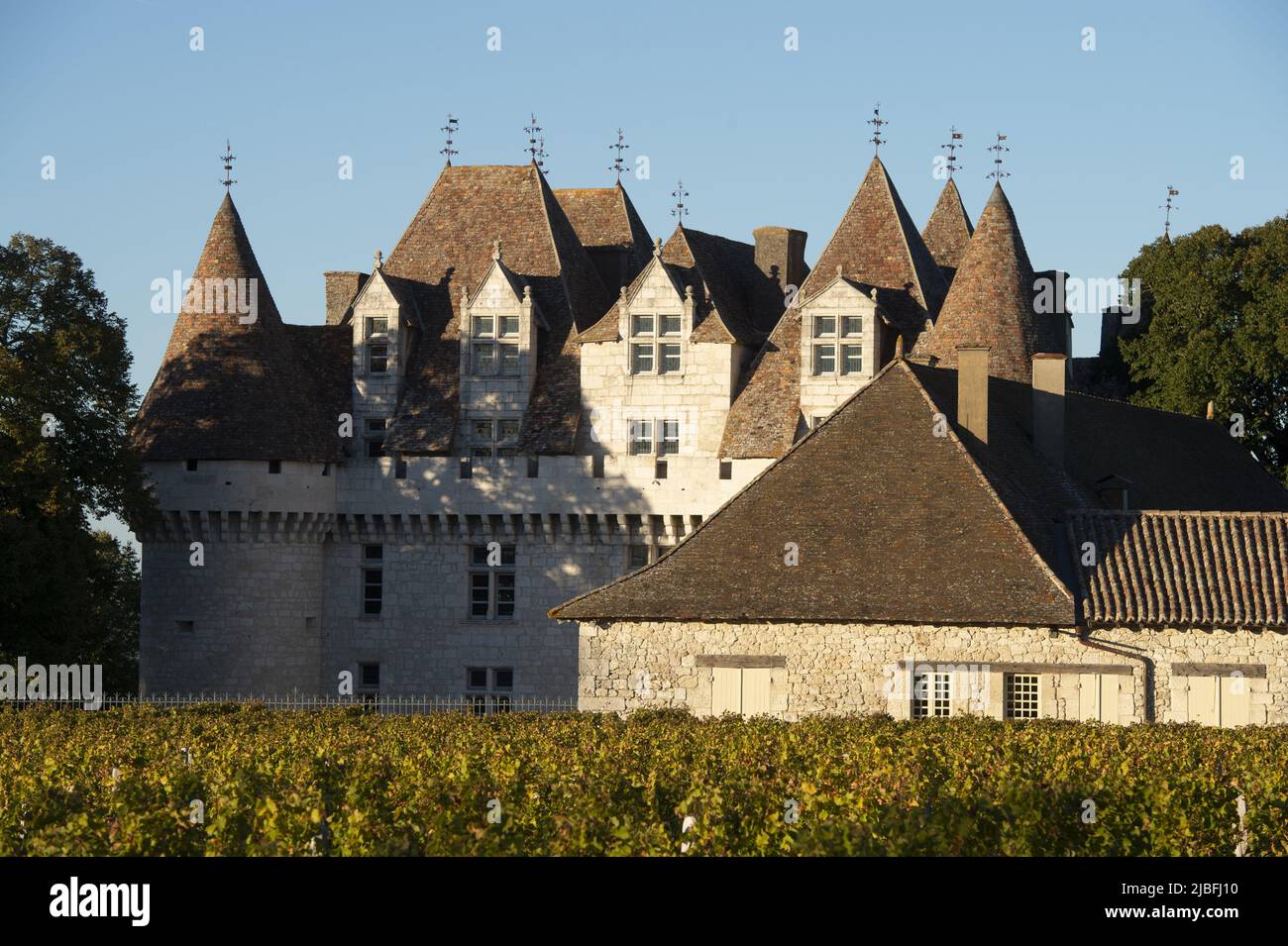 Monbazillac castle hi-res stock photography and images - Alamy