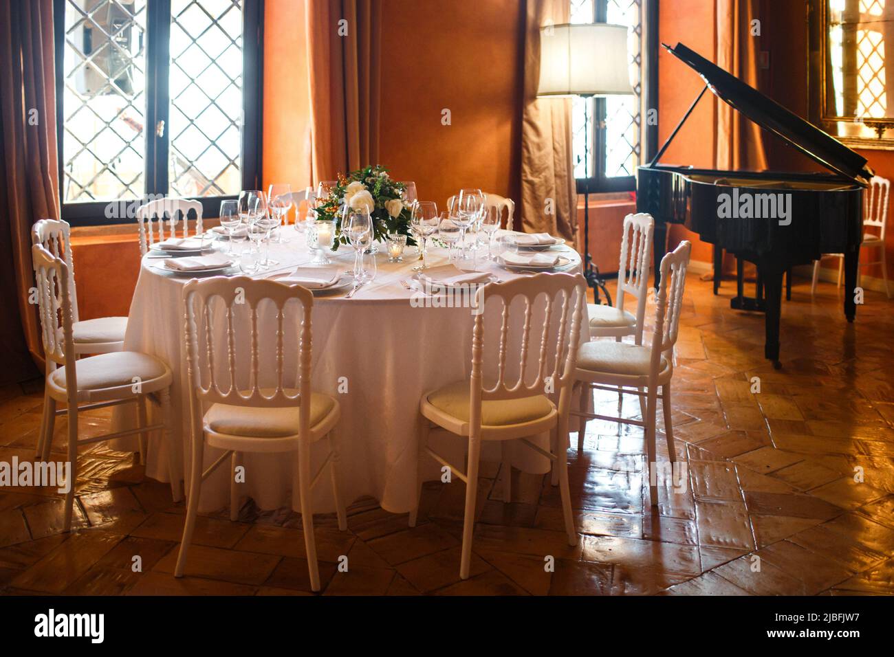 Table set for wedding or another catered event dinner Stock Photo - Alamy