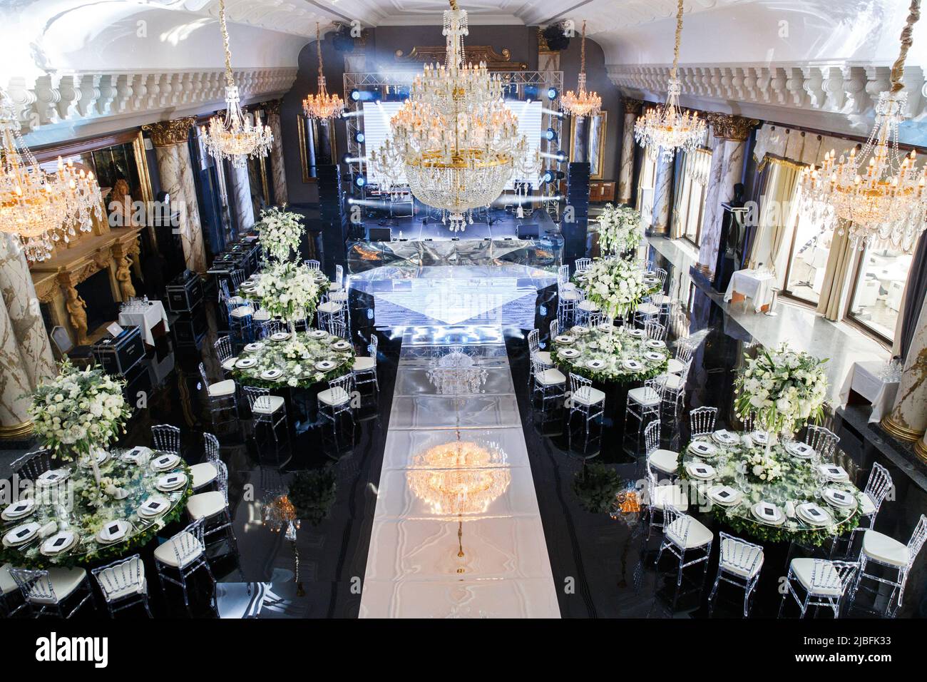 Elegant banquet hall for a wedding party Stock Photo - Alamy