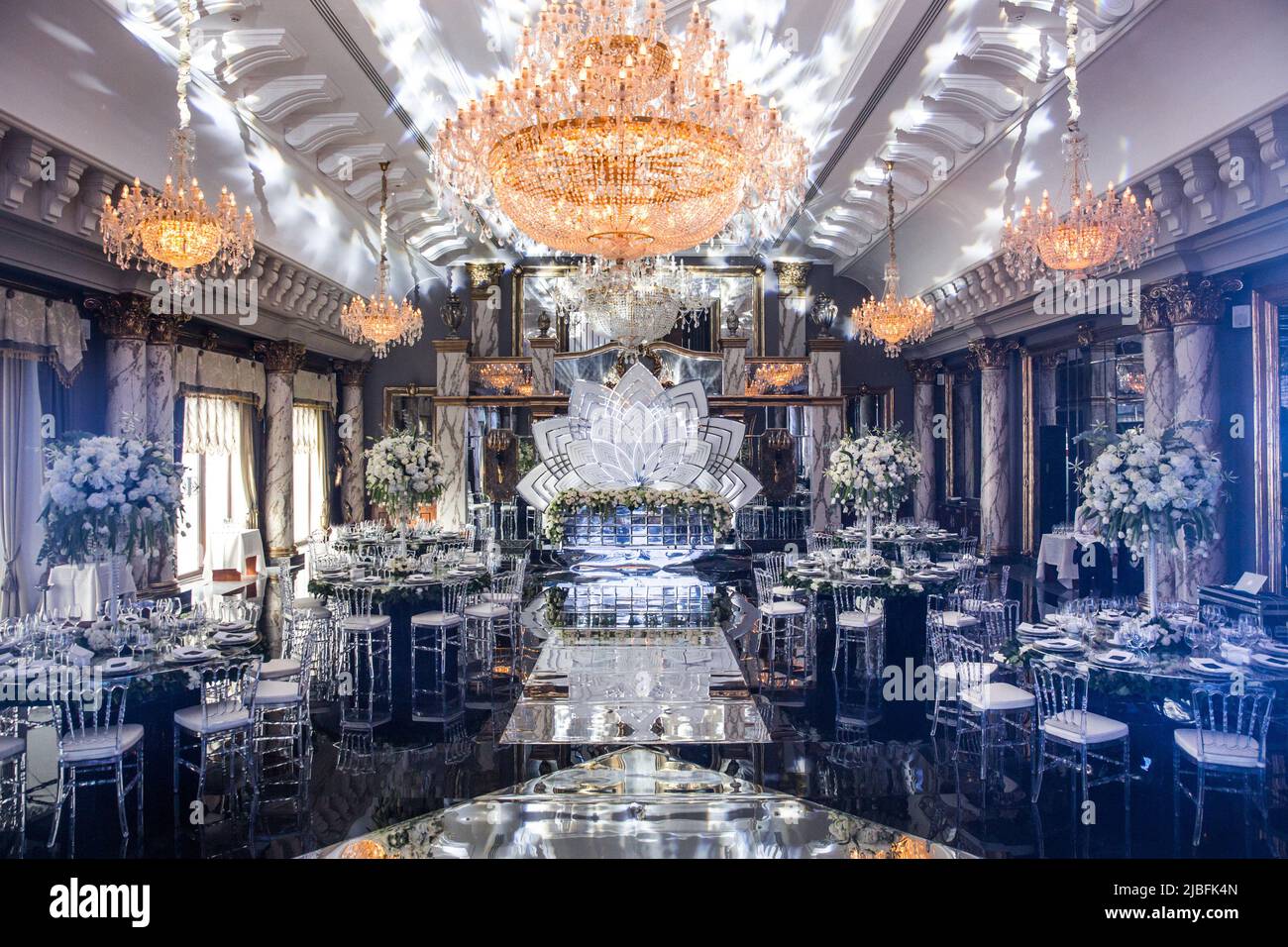Elegant banquet hall for a wedding party Stock Photo - Alamy