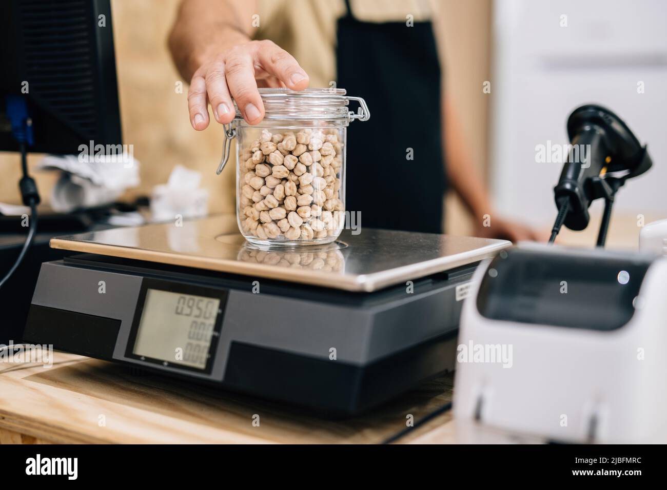 Bulk scale hi-res stock photography and images - Alamy