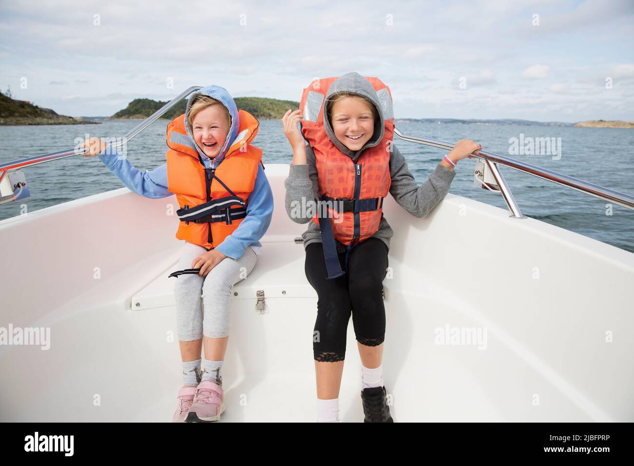 People sitting in boat life jackets hi-res stock photography and images ...