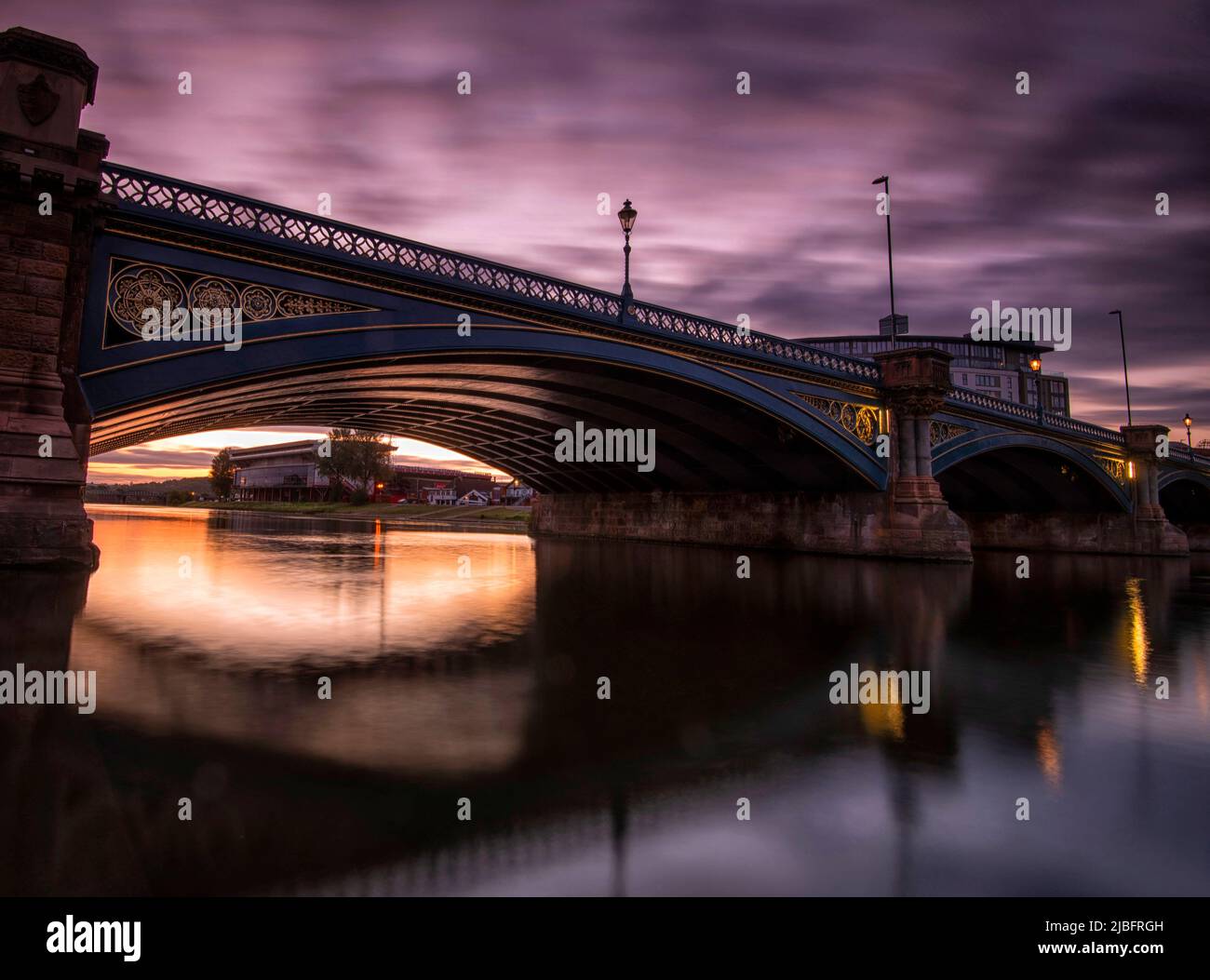 Sunrise on the Trent Bridge at Victoria Embankment Nottingham ...