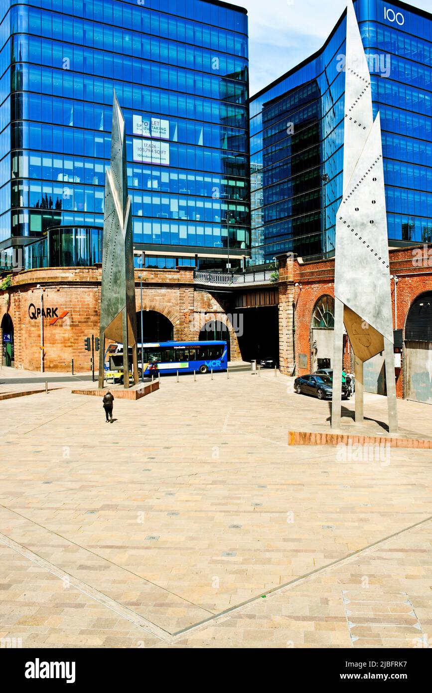Steel Sculptures and 100 and 101 Offices, Embankment, Manchester ...