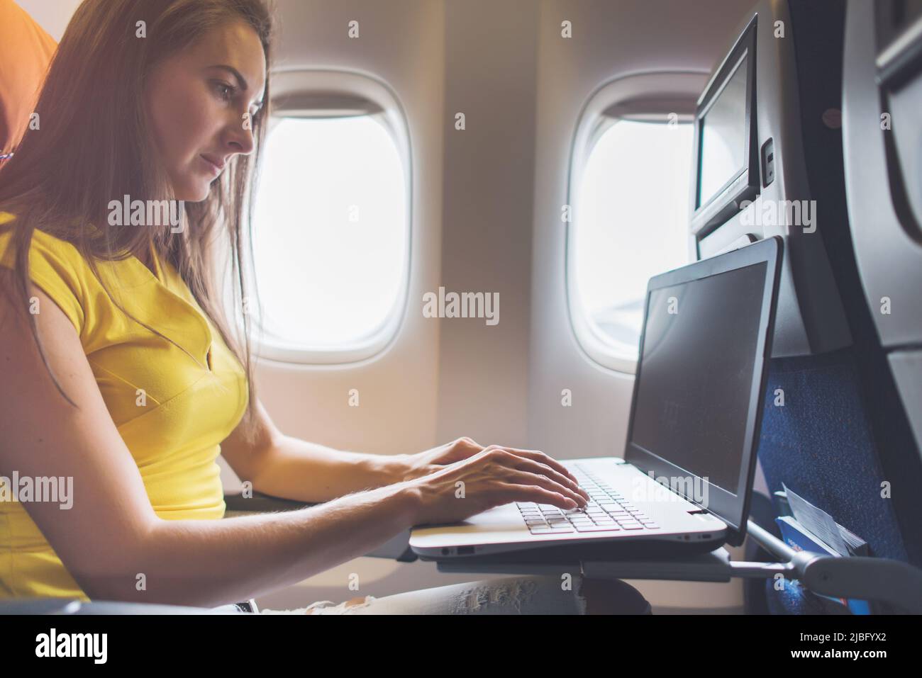 In flight wifi girl hi-res stock photography and images - Alamy