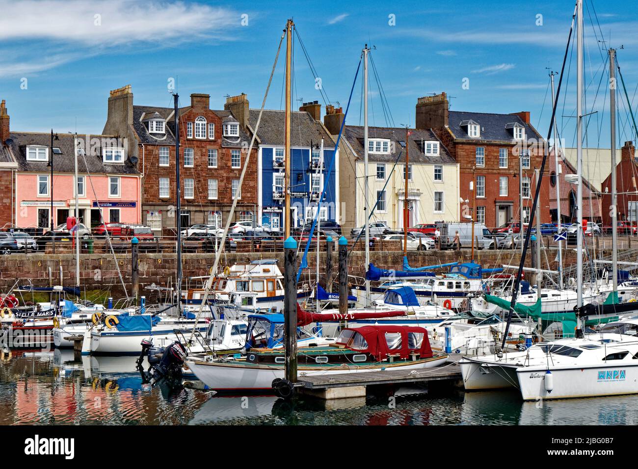 Quayside houses hi-res stock photography and images - Alamy