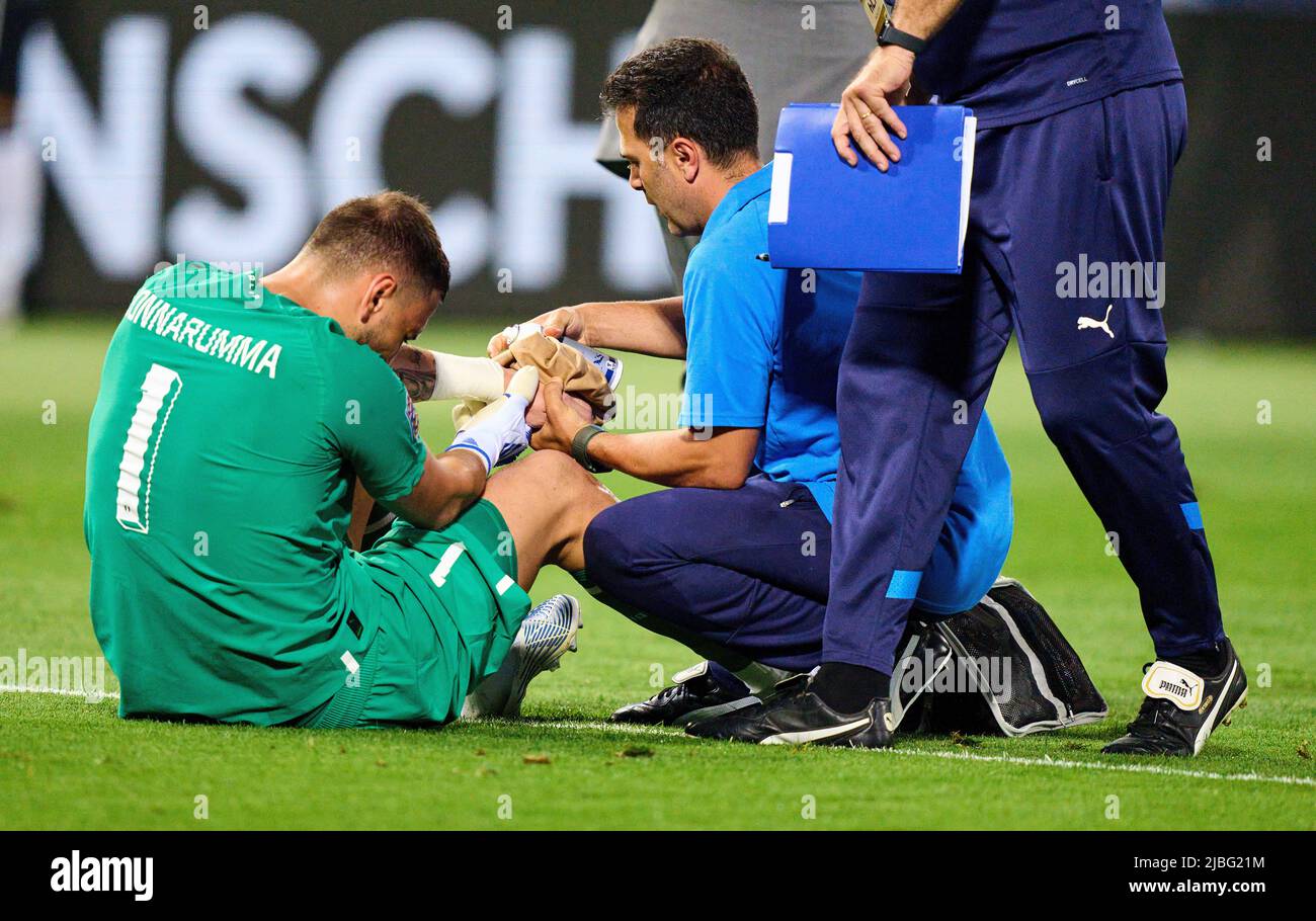Goalkeeper hand tape hi-res stock photography and images - Alamy