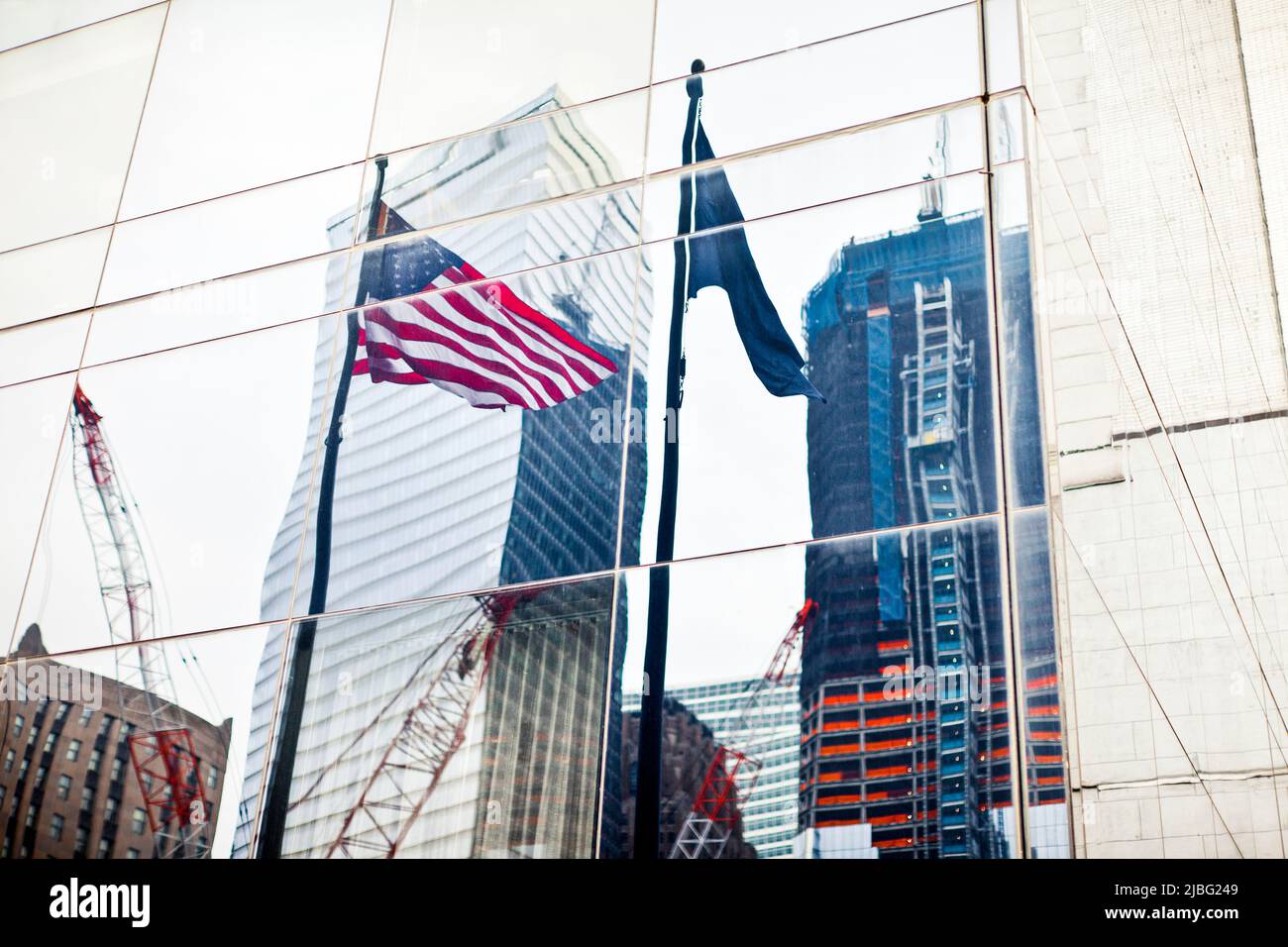 Usa flag in building window hi-res stock photography and images - Alamy