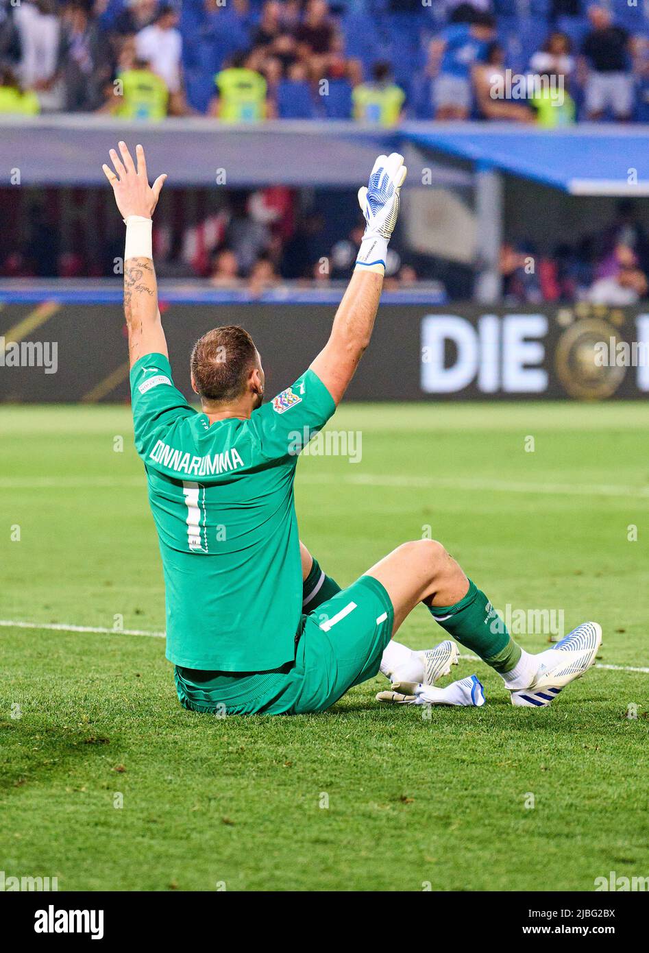 Goalkeeper hand tape hi-res stock photography and images - Alamy