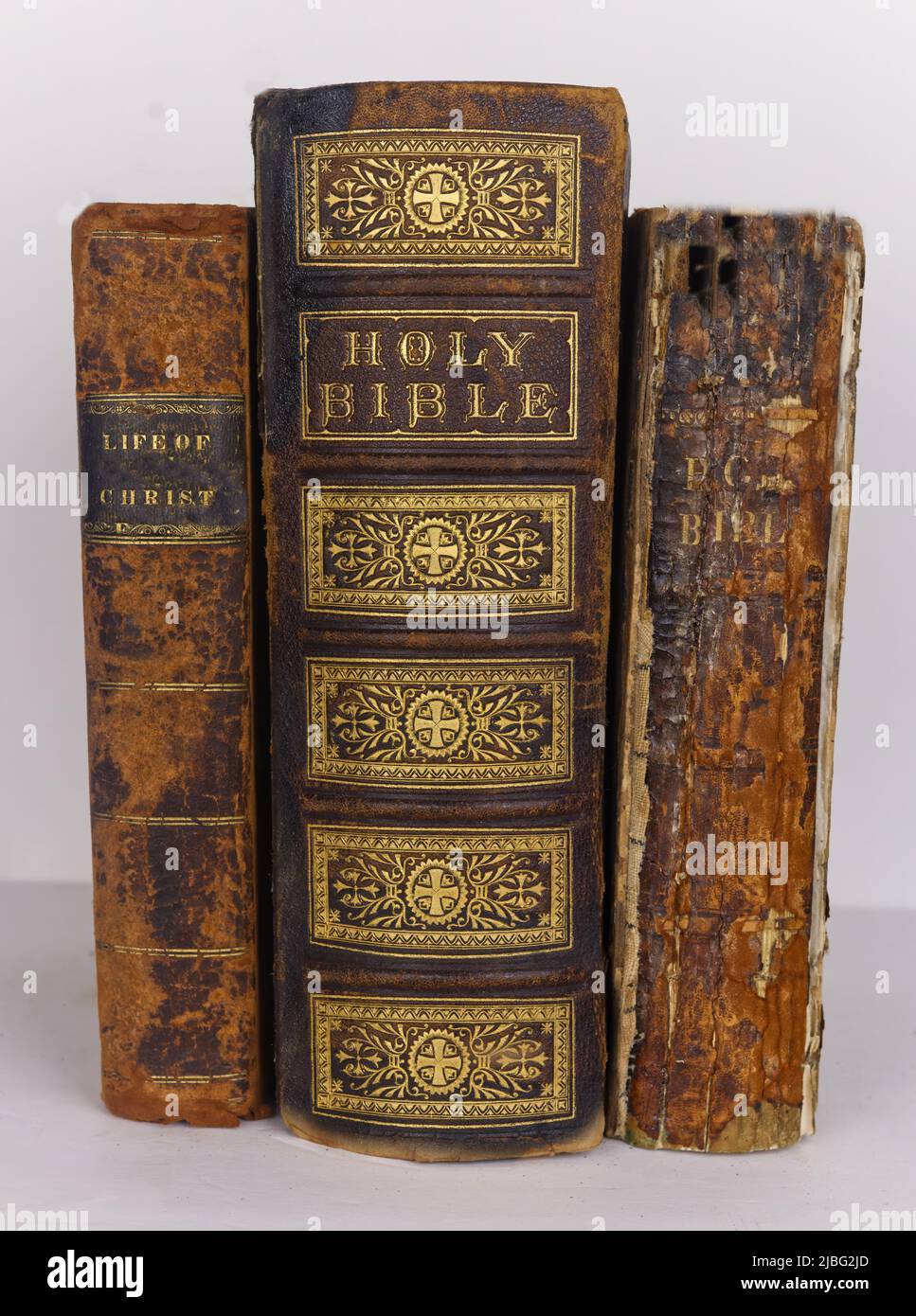 Old bibles hi-res stock photography and images - Alamy