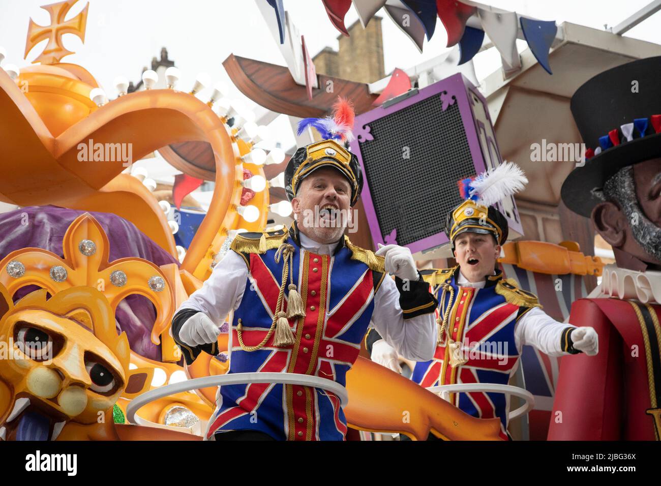 London, UK. 5th June 2022. A 7-thousand-people strong Platinum Jubilee ...