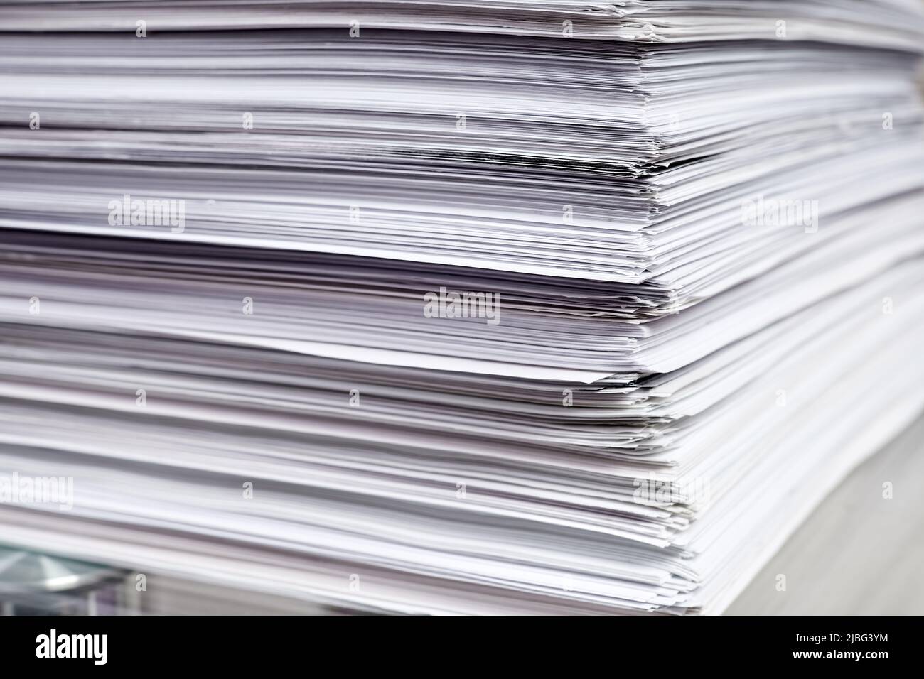 A stack of white office papers Stock Photo - Alamy