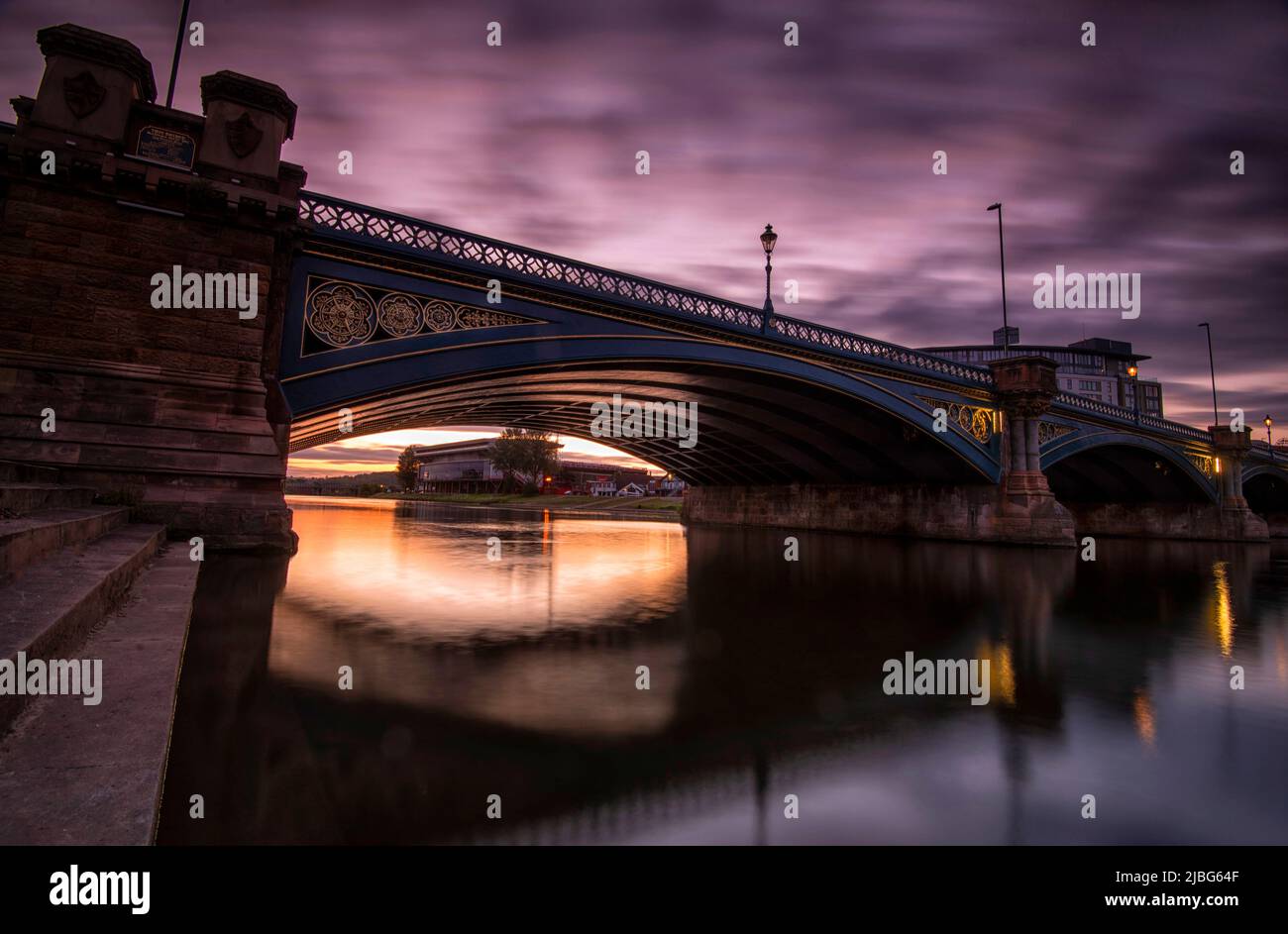 Sunrise on the Trent Bridge at Victoria Embankment, Nottingham ...