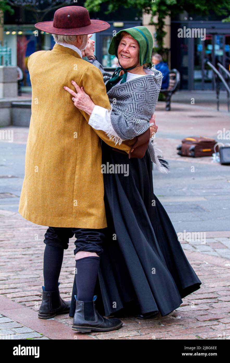 American couple wearing quakers costumes hi-res stock photography and ...