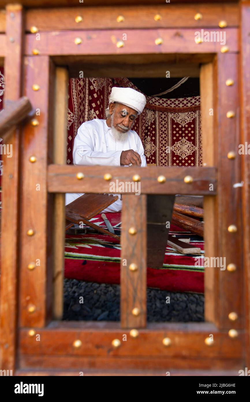 Weaving process display hi-res stock photography and images - Alamy