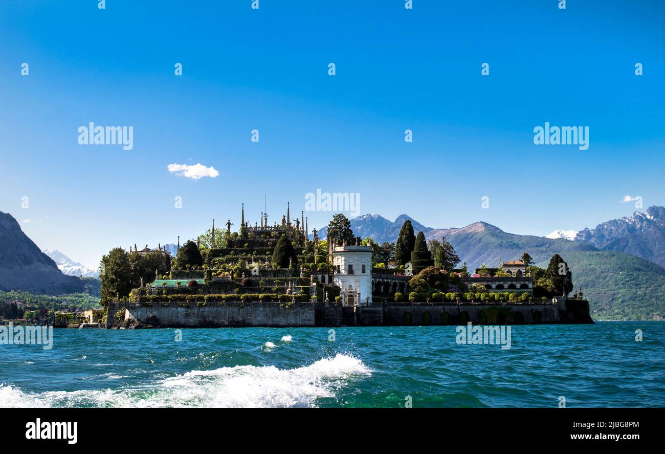 Lago lago lago lago montagne hi-res stock photography and images - Alamy