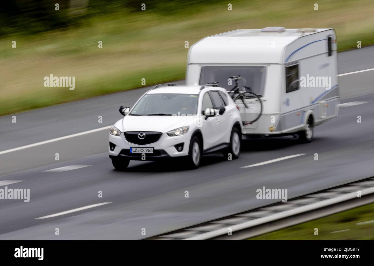 2022-06-06 13:55:56 FORTH HOME - Crowds on the A1 motorway due to ...