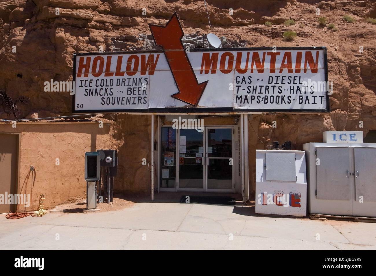 Mountain in the desert hi-res stock photography and images - Alamy