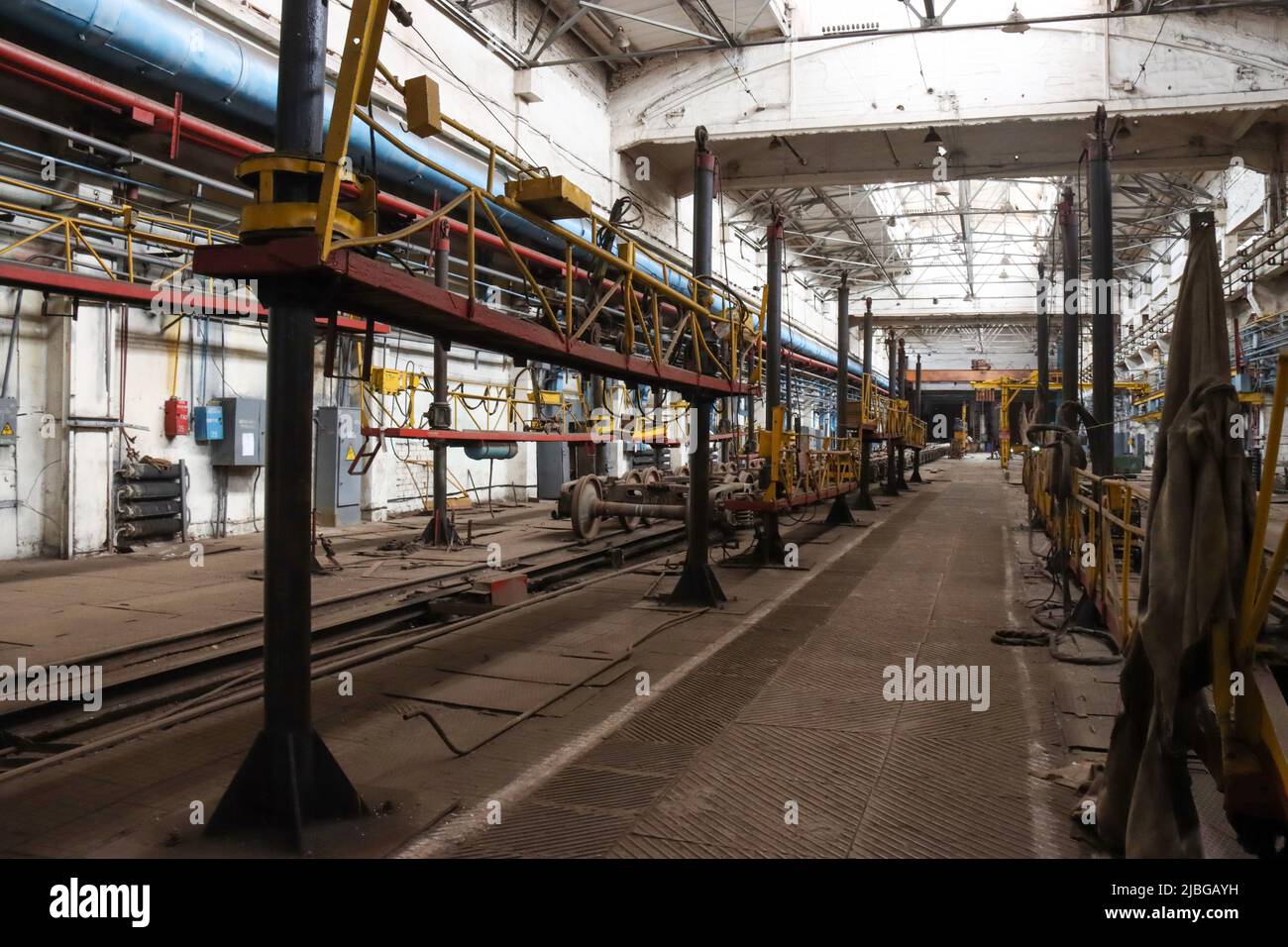 Car repair plant hi-res stock photography and images - Alamy