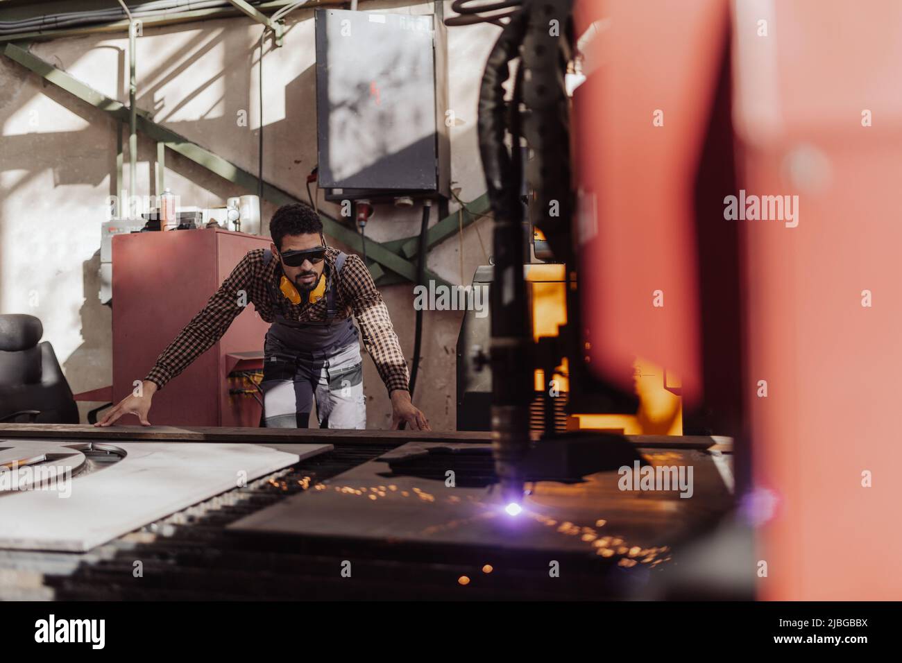 Laser cutter hi-res stock photography and images - Alamy