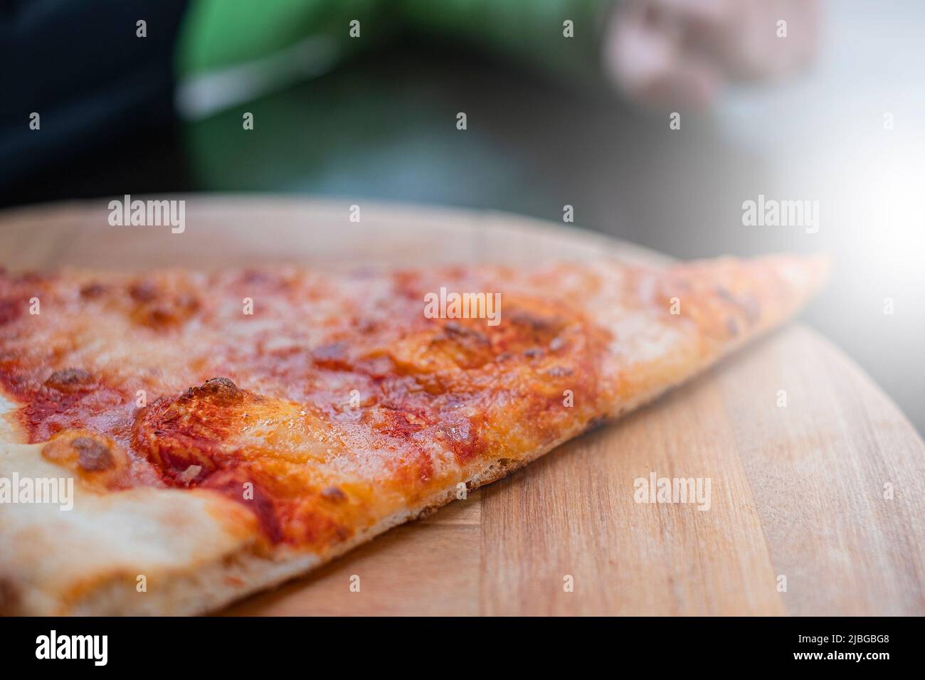 Outdoor pizza hi-res stock photography and images - Alamy