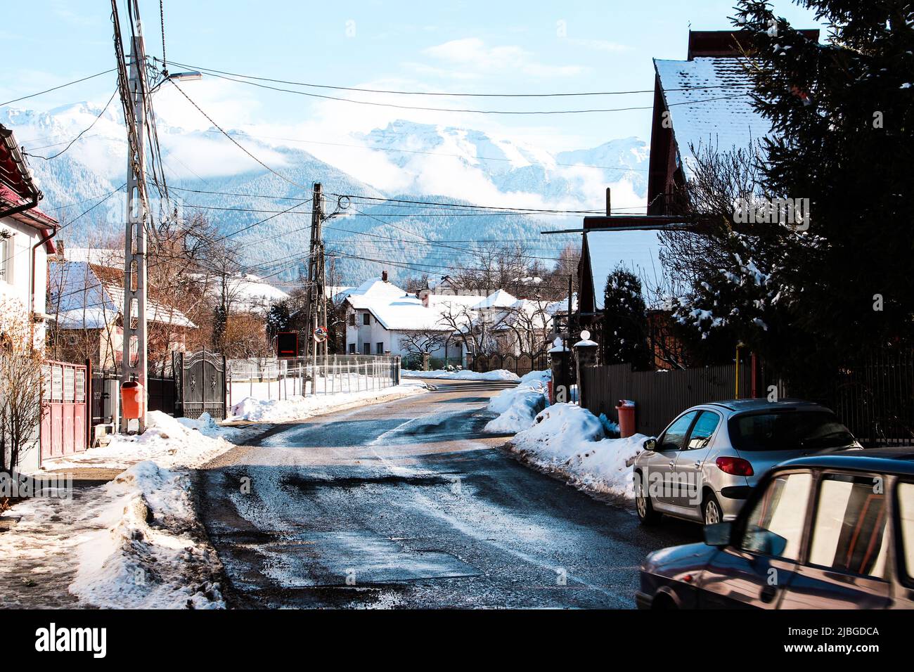 Car landscape romania hi-res stock photography and images - Alamy