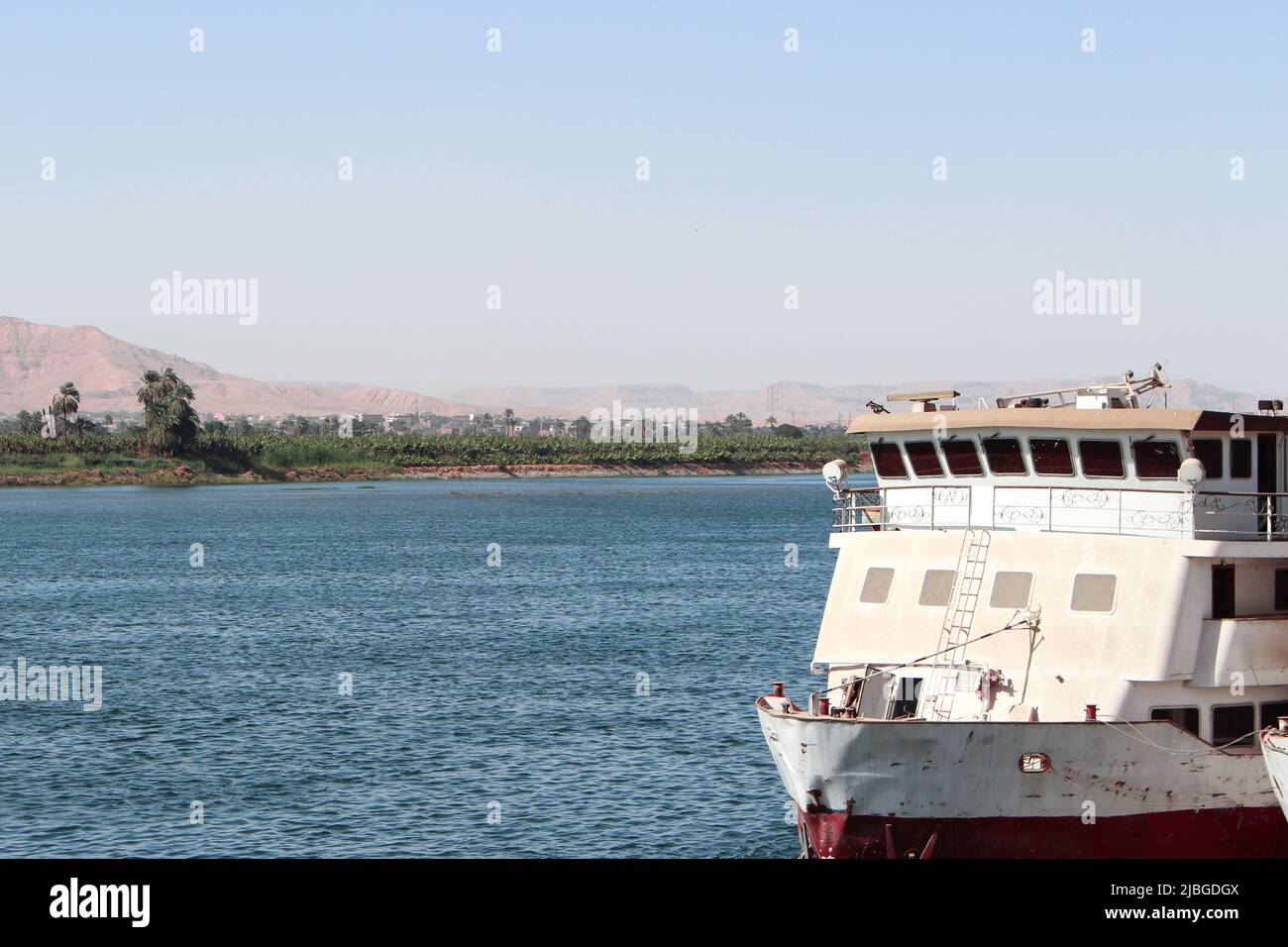 Ancient egyptian nile river boats hi-res stock photography and images ...
