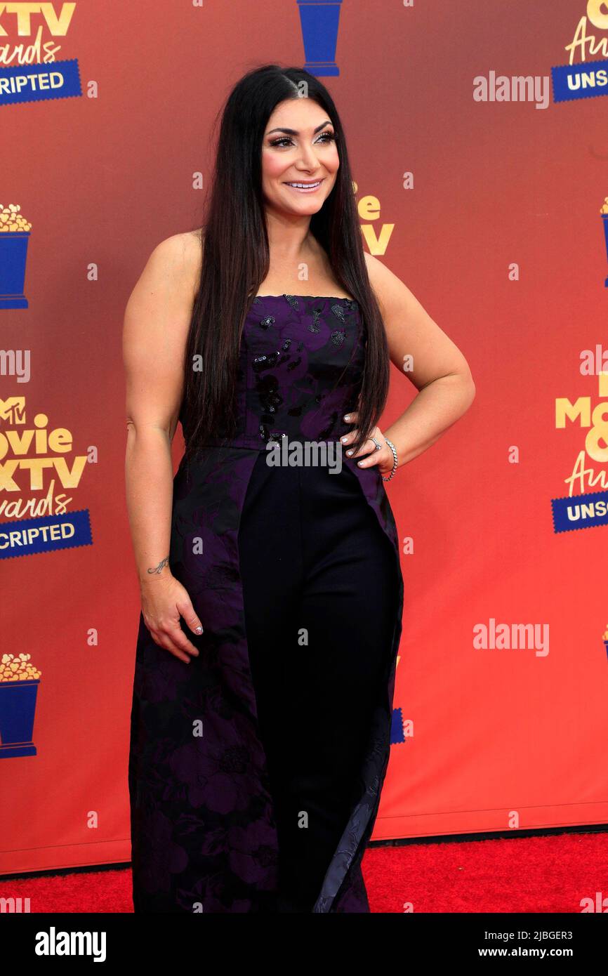Santa Monica, CA. 2nd June, 2022. Deena Cortese at arrivals for MTV ...