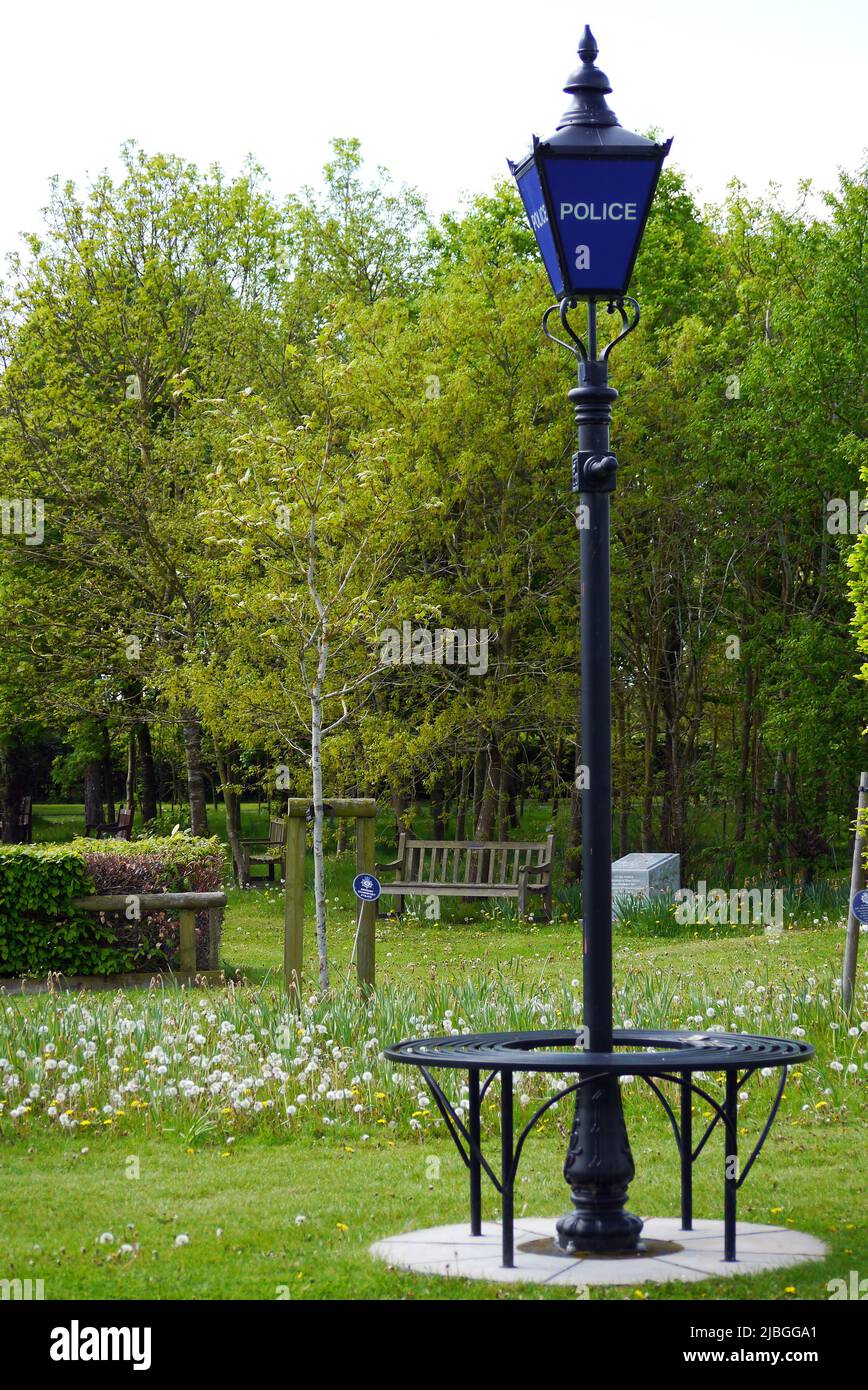 Police memorial statue hi-res stock photography and images - Alamy