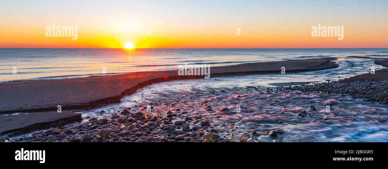 At dawn time hi-res stock photography and images - Alamy