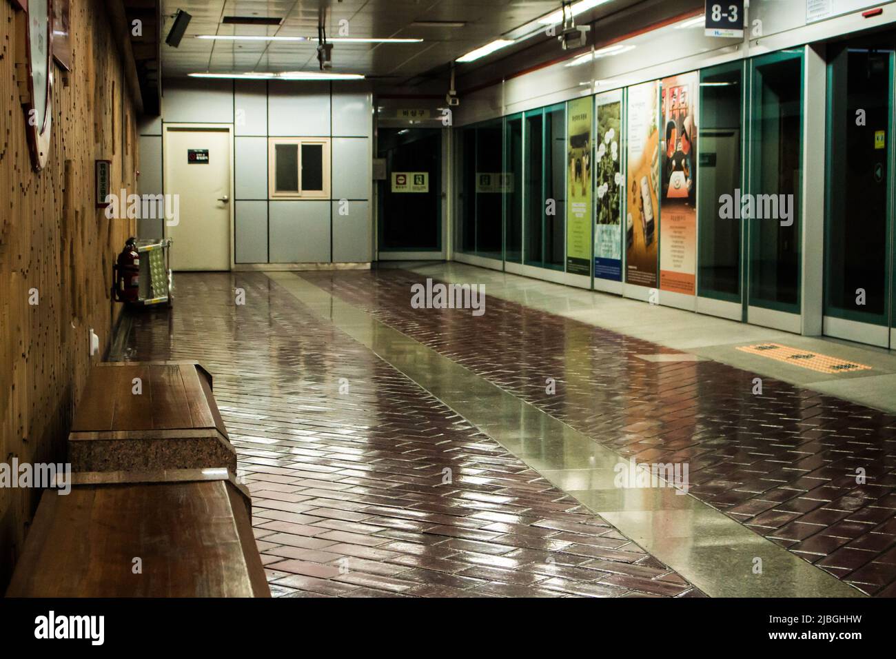 Busan, South Korea - Sep 25, 2018 : Platform of Busan metro station ...