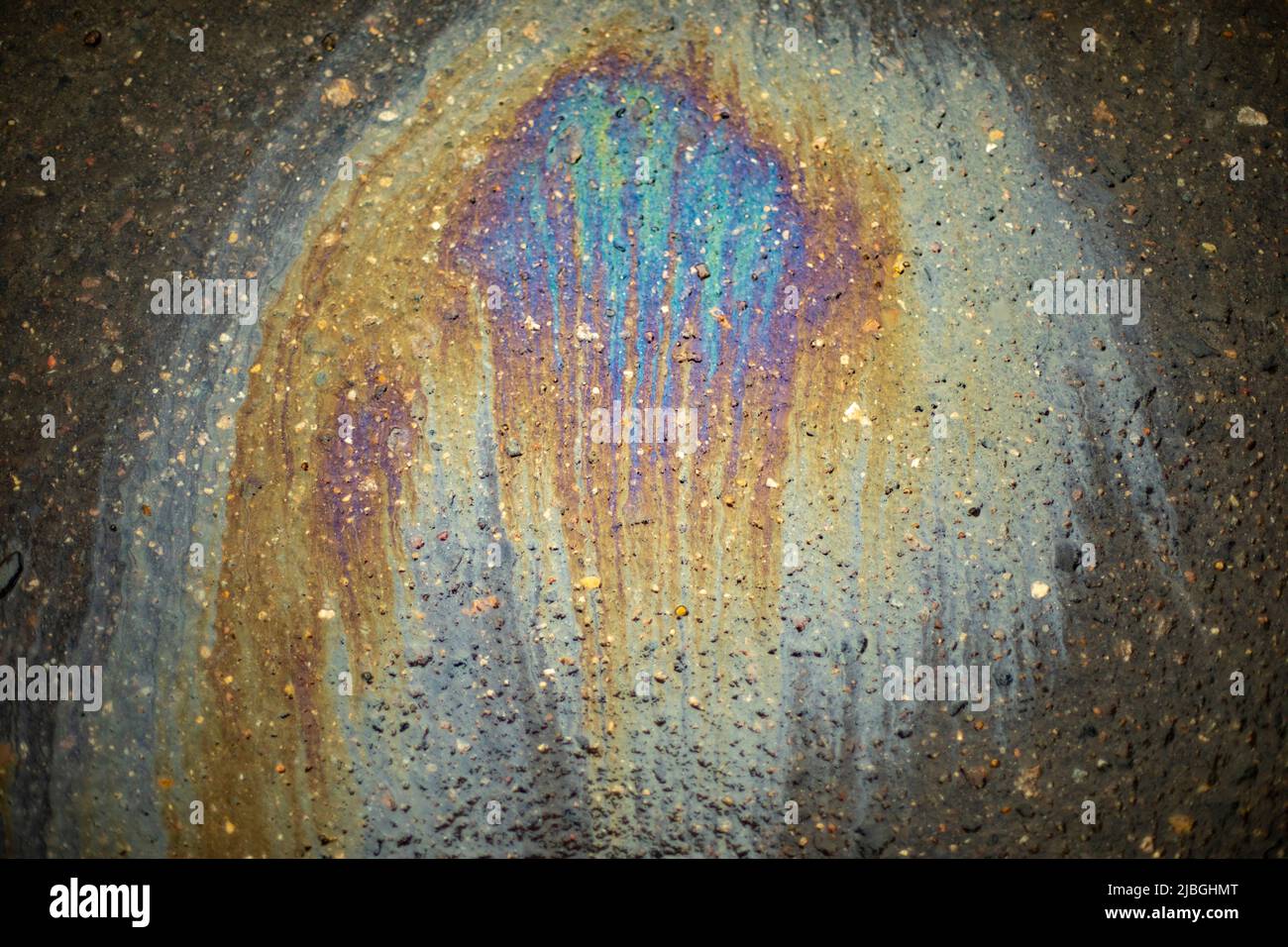 Oil spill on wet tarmac hi-res stock photography and images - Alamy