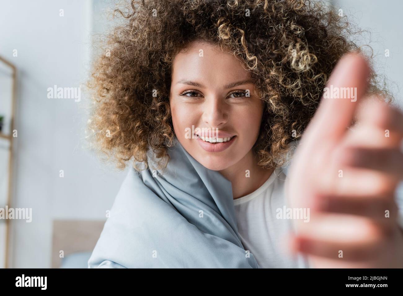 Woman with outstretched hand hi-res stock photography and images - Alamy Woman with outstretched hand hi-res stock photography and images - Alamy