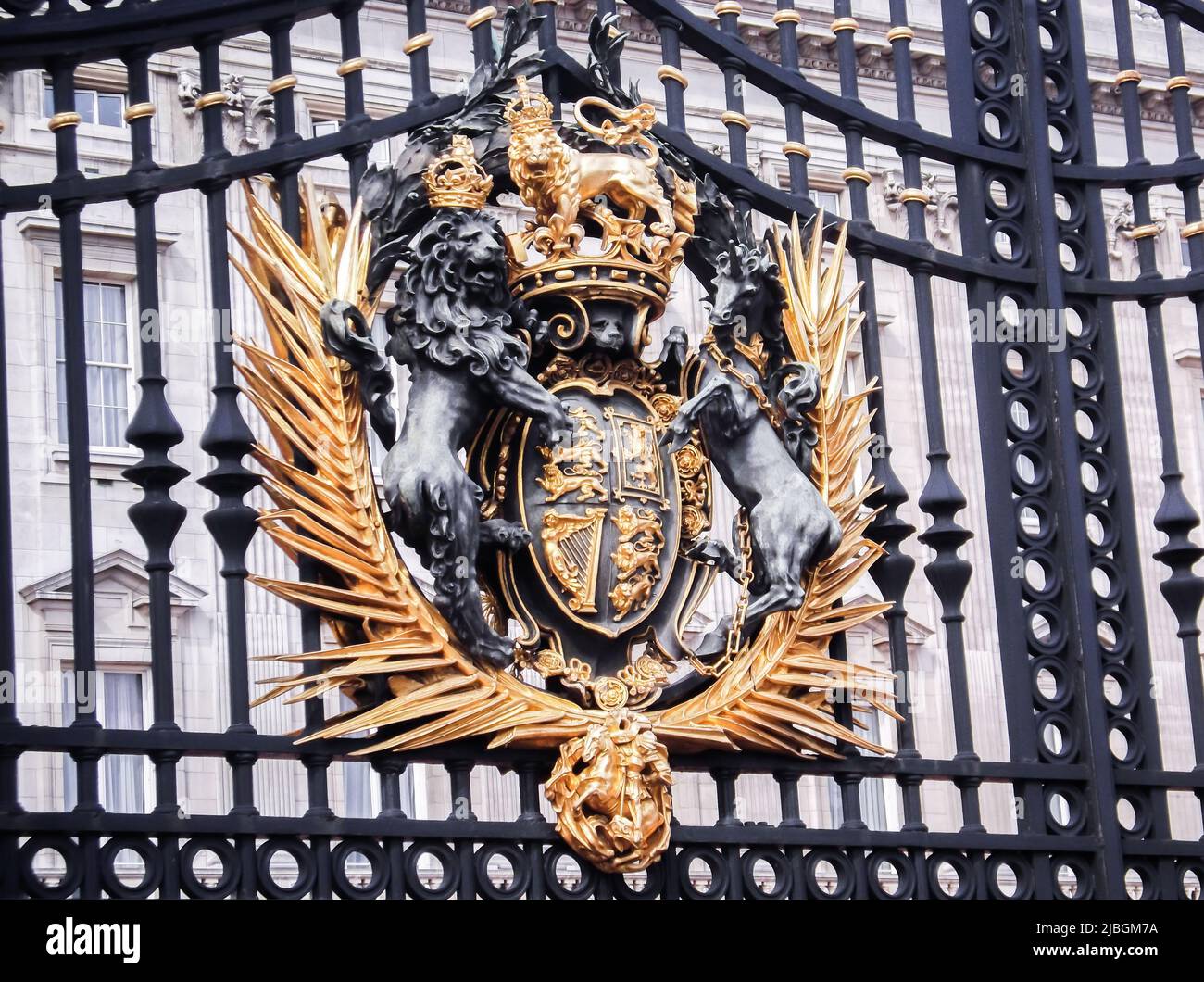 Buckingham palace gate close up hi-res stock photography and images - Alamy