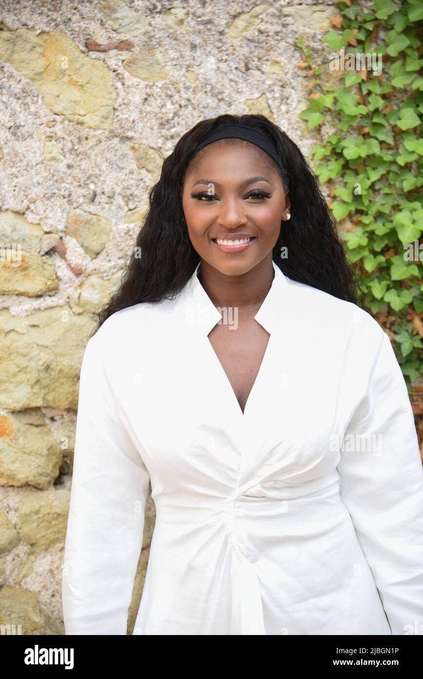 Photo session with actress Fatou Kaba during the 1st Festival du film ...